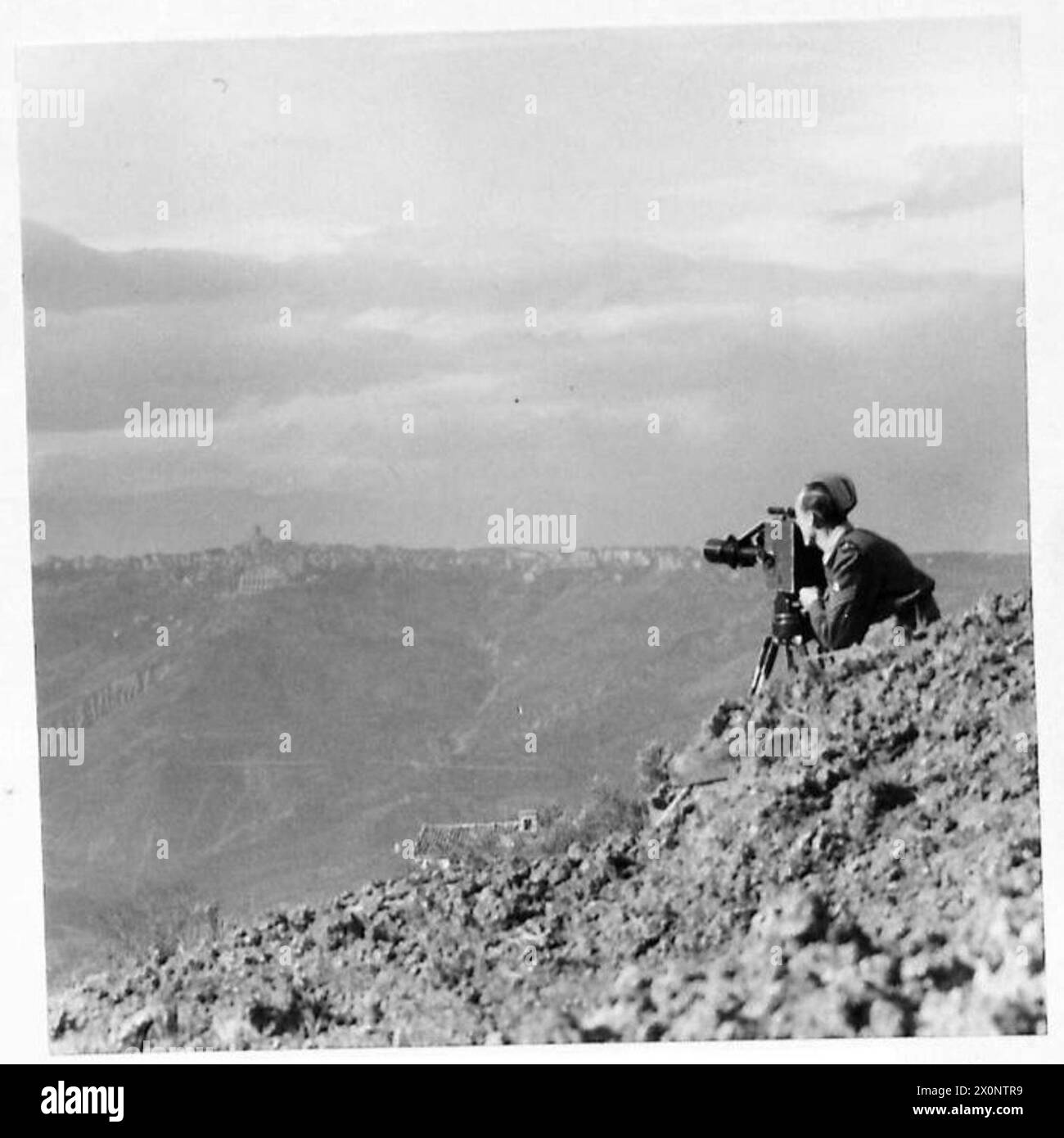 ITALY : EIGHTH ARMY ORSOGNA SECTOR - Sgt. B. Richiardi of Wembley ...