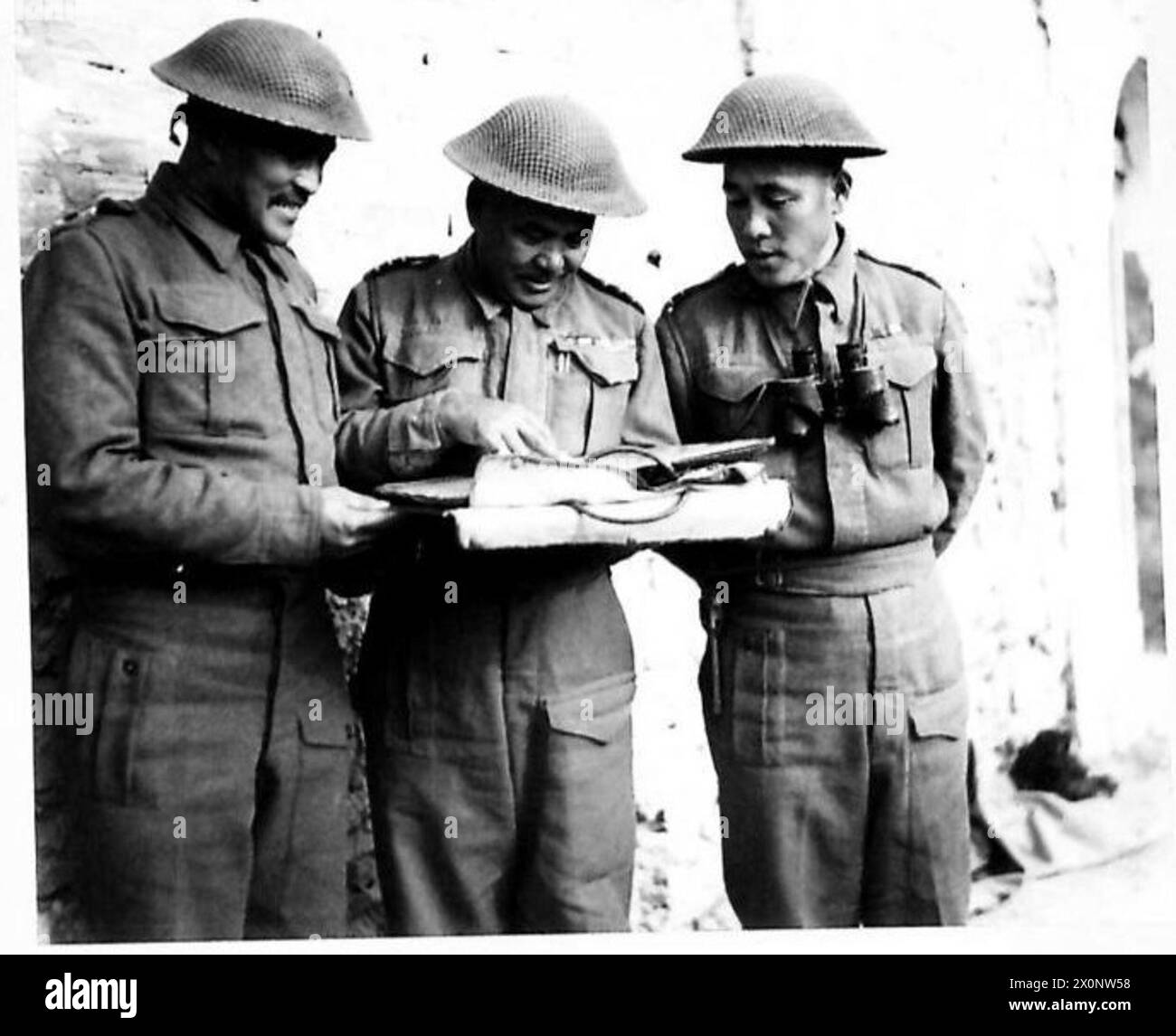 Indian soldiers patrol Cut Out Stock Images & Pictures - Alamy