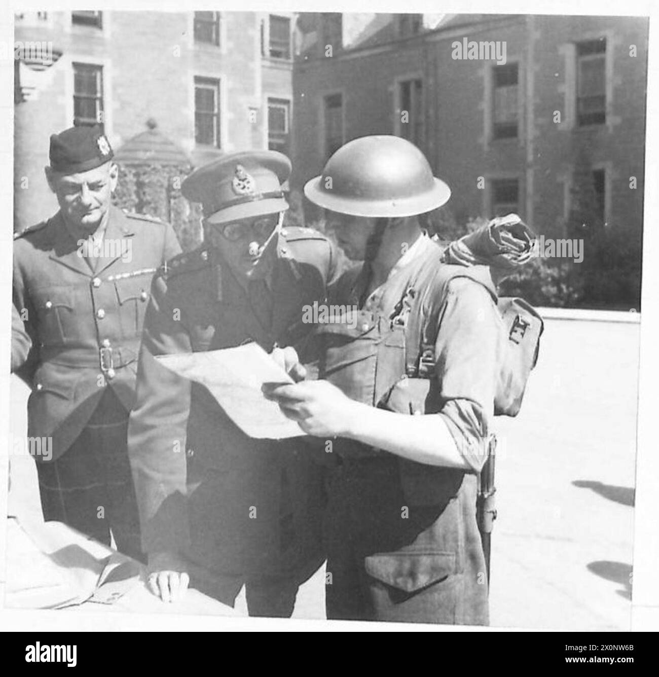 THE COMMANDER-IN-CHIEF IN SCOTLAND - General Sir Alan Brooke talking to ...
