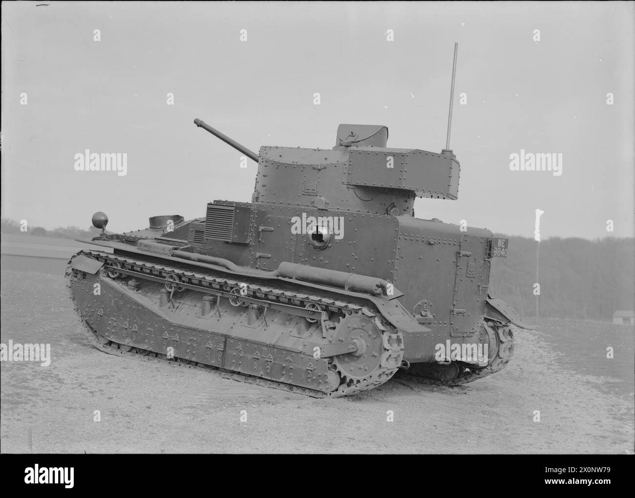 BRITISH TANKS AND ARMOURED FIGHTING VEHICLES 1939-45 - Vickers Medium ...