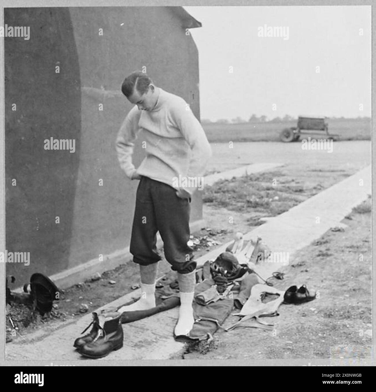 HIGH ALTITUDE FLYING KIT - A woollen sweater is worn under the ...