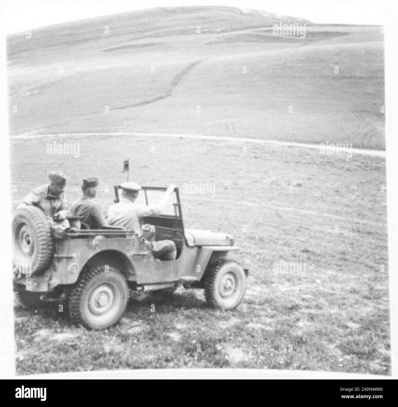 General Anderson tours American positions on the Northern Tunisian ...