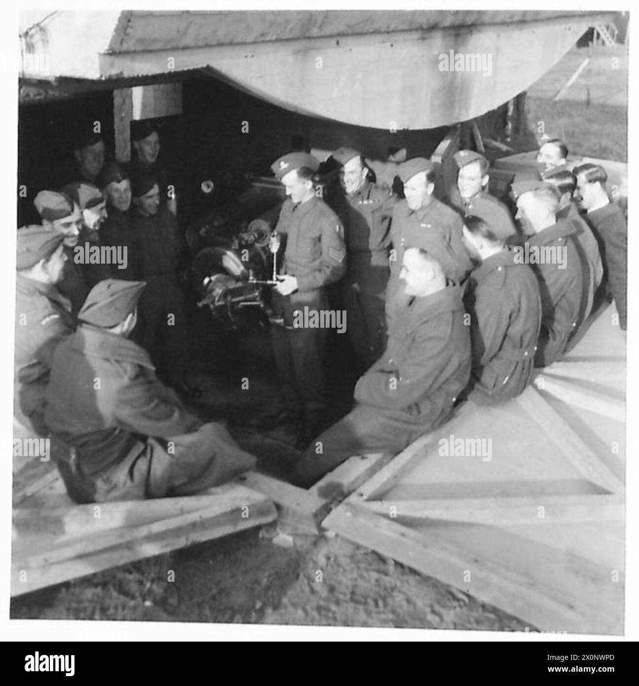 HOME GUARDS LEARN TO MAN COAST DEFENCES - A Sergeant gunner giving the ...