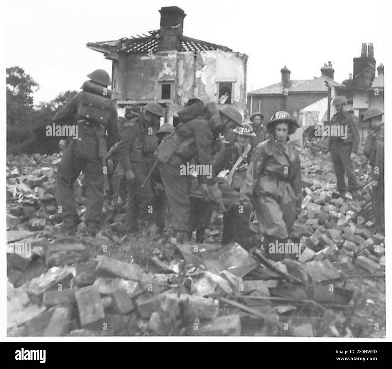 A SOUTHERN COMMAND EXERCISE - The army assists civil defence workers in ...