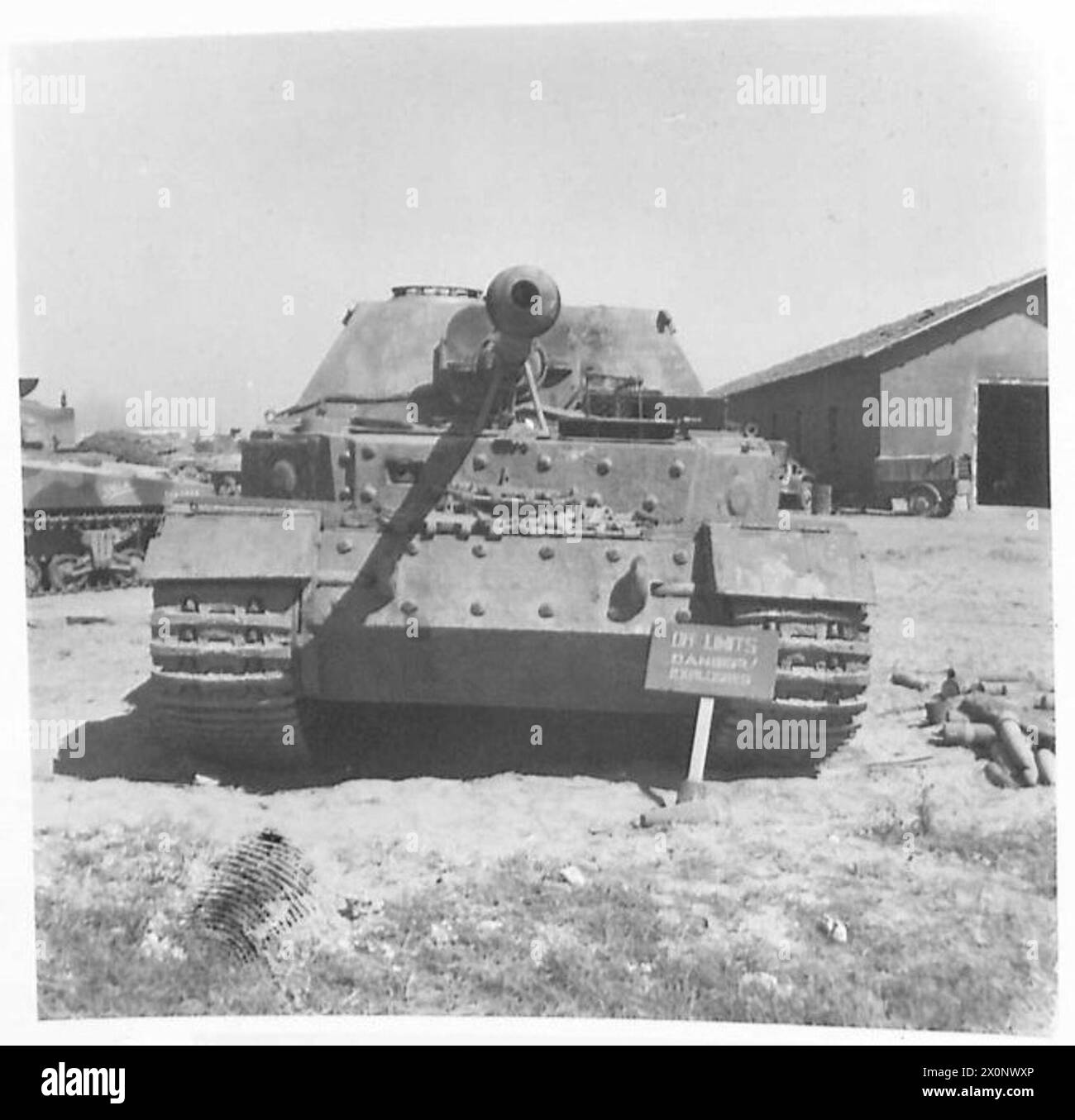 FIFTH ARMY : NEW GERMAN WEAPONS - A Ferdinand 88 mm assault gun ...