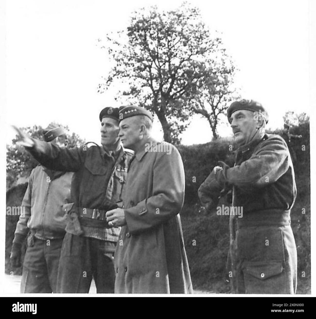 ITALY : FIFTH ARMYGENERAL EISENHOWER VISITS 10 CORPS FRONT - Generals ...