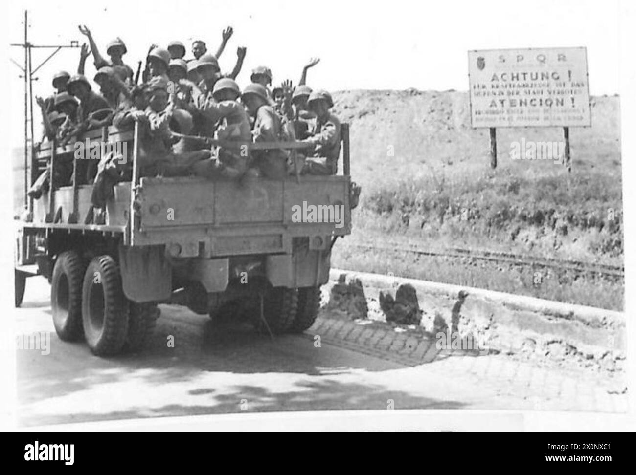 FIFTH ARMY : ROME : ALLIED TROOPS BESIEGE ITALIAN CAPITAL - A lorryload ...
