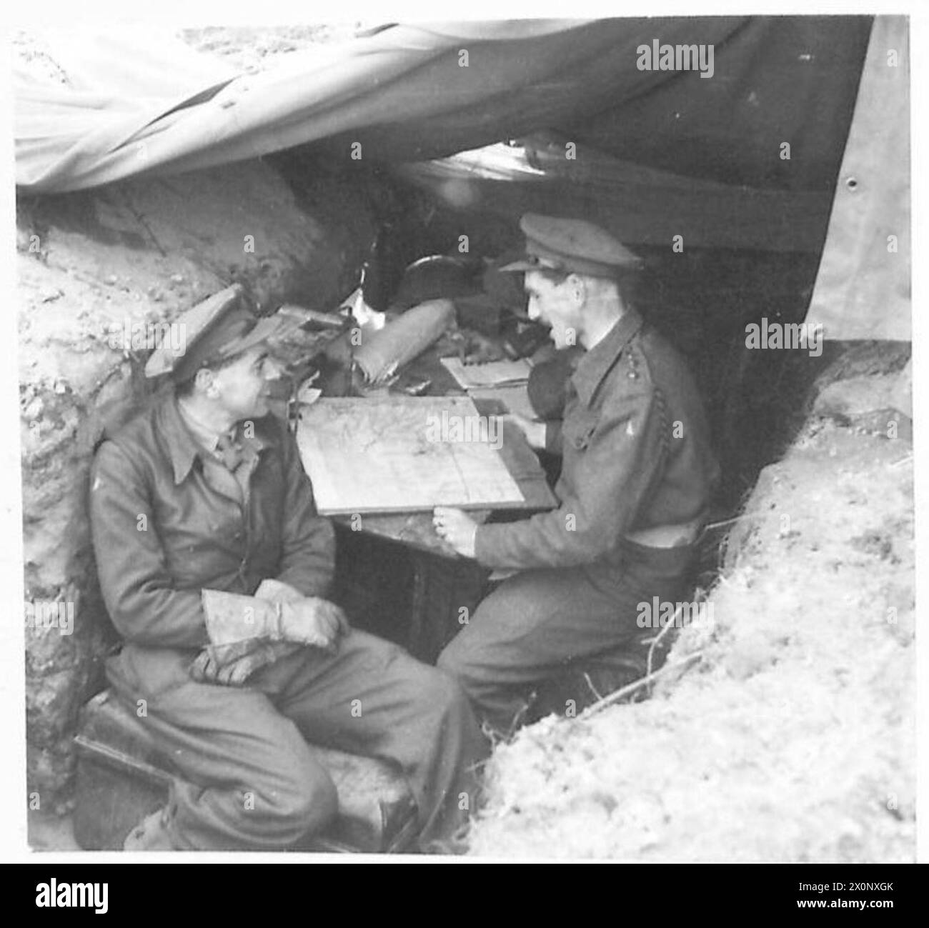 Soldiers in office work Black and White Stock Photos & Images - Alamy