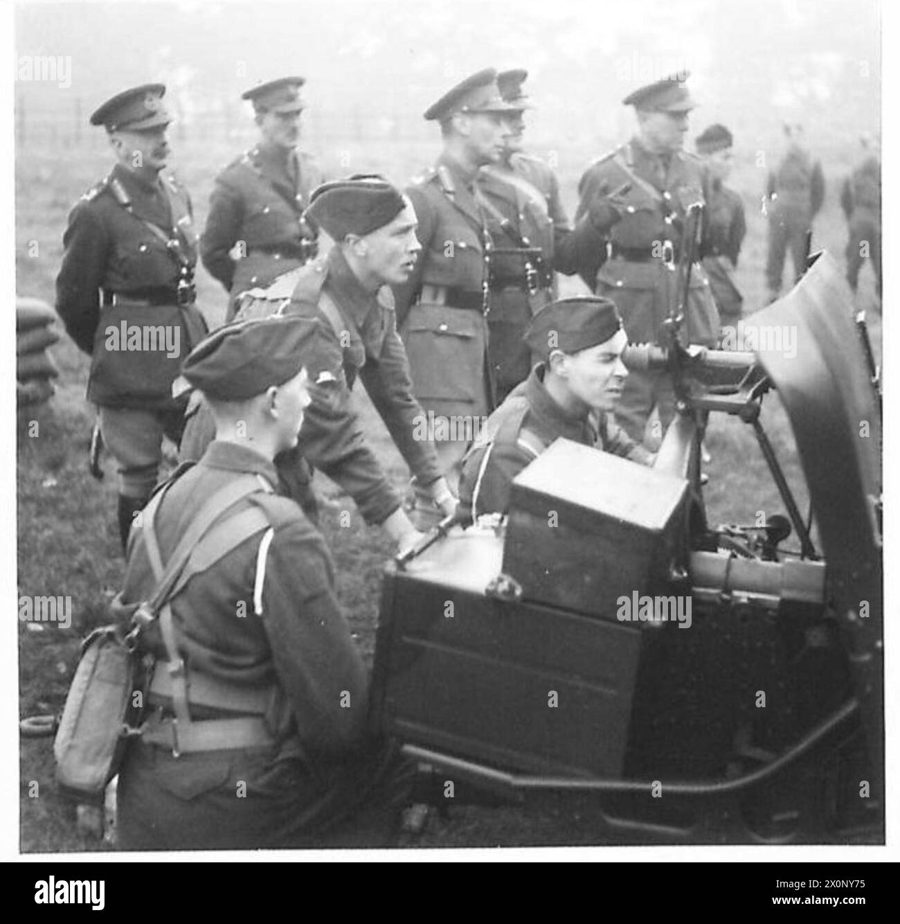 KING VISITS WESTERN COMMAND - The King watching anti-tank gunners ...