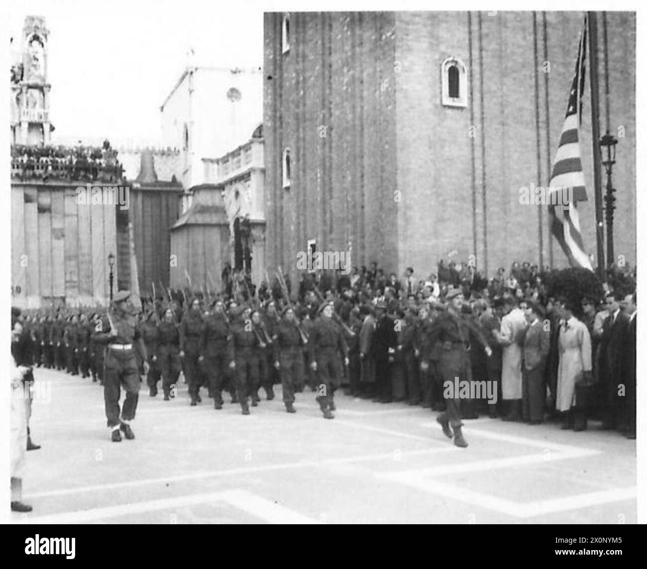 VENICE : PARTISANS PARADE - The Guard of Honour arrives in the Piazza ...
