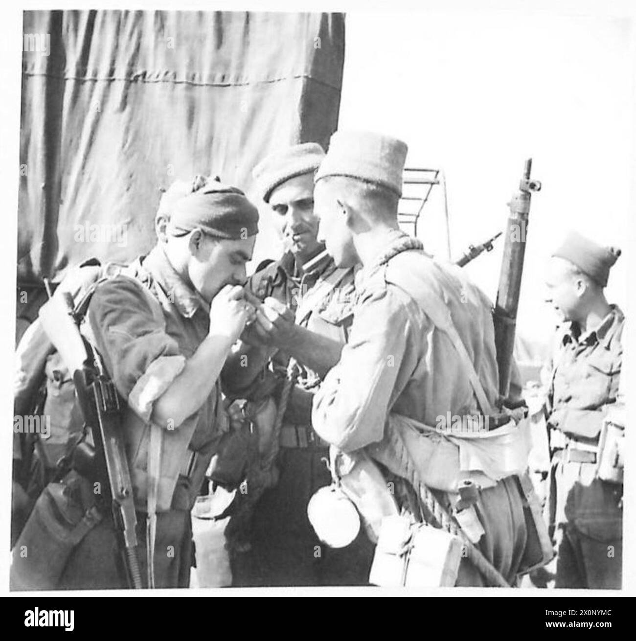 ITALY : COMMANDO RAID ON ISLE OF CHERSO - Commandos have a smoke while ...