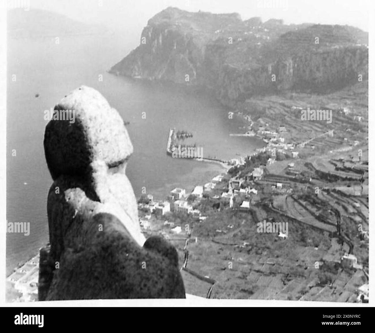 ITALY : HOME OF AXEL MUNTHE ON THE ISLE OF CAPRI - General view of the Capri Harbour, with the ...