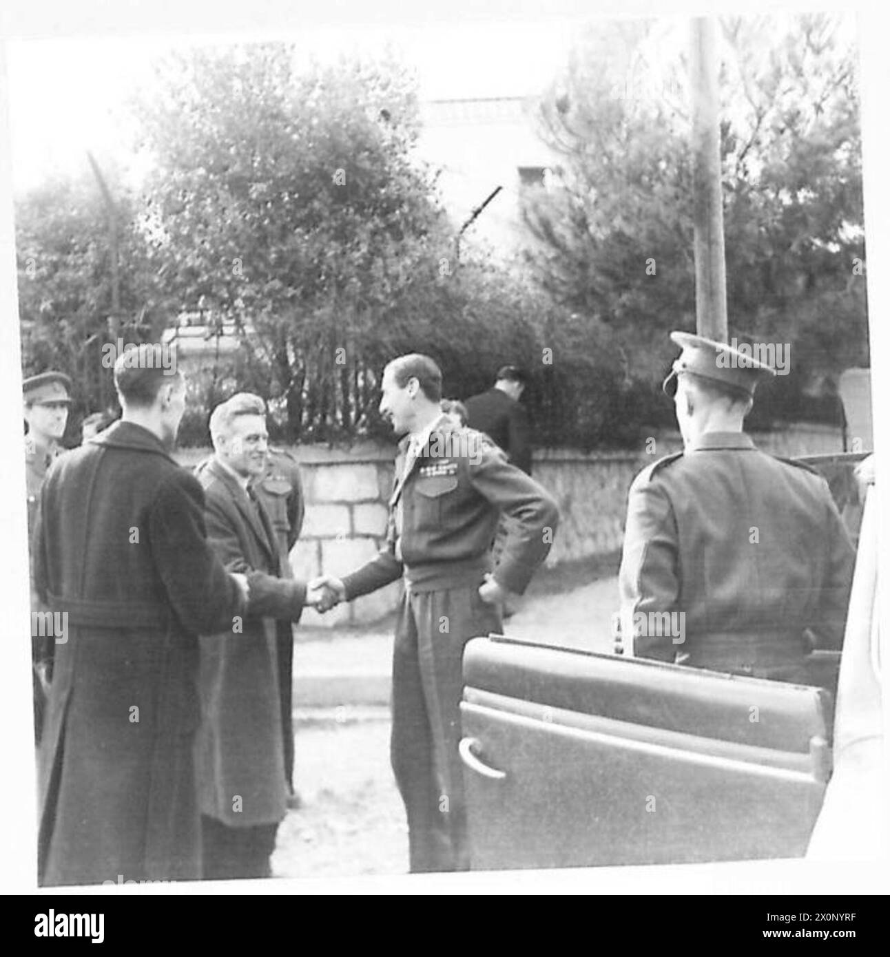 LT. GEN. SCOBIE WITH T.U.C. DELEGATES - Lieut. General Scobie shakes ... LT. GEN. SCOBIE WITH T.U.C. DELEGATES - Lieut. General Scobie shakes ...