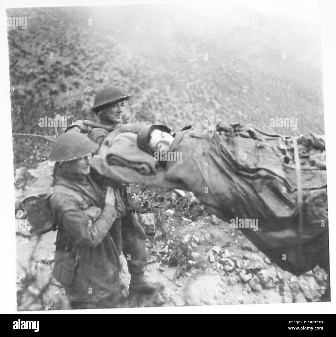 Army soldier on duty injured assistance hi-res stock photography and ...