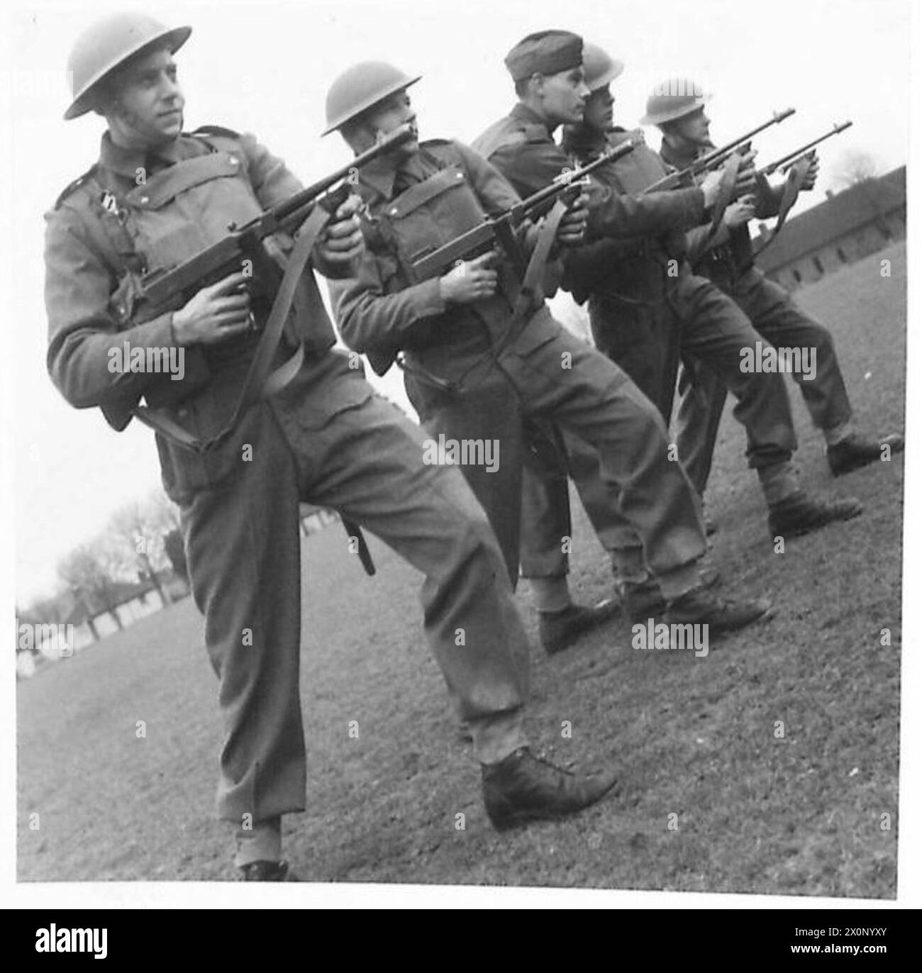 INFANTRY TRAINING CENTRE - Learning how to use Tommy guns Photographic ...