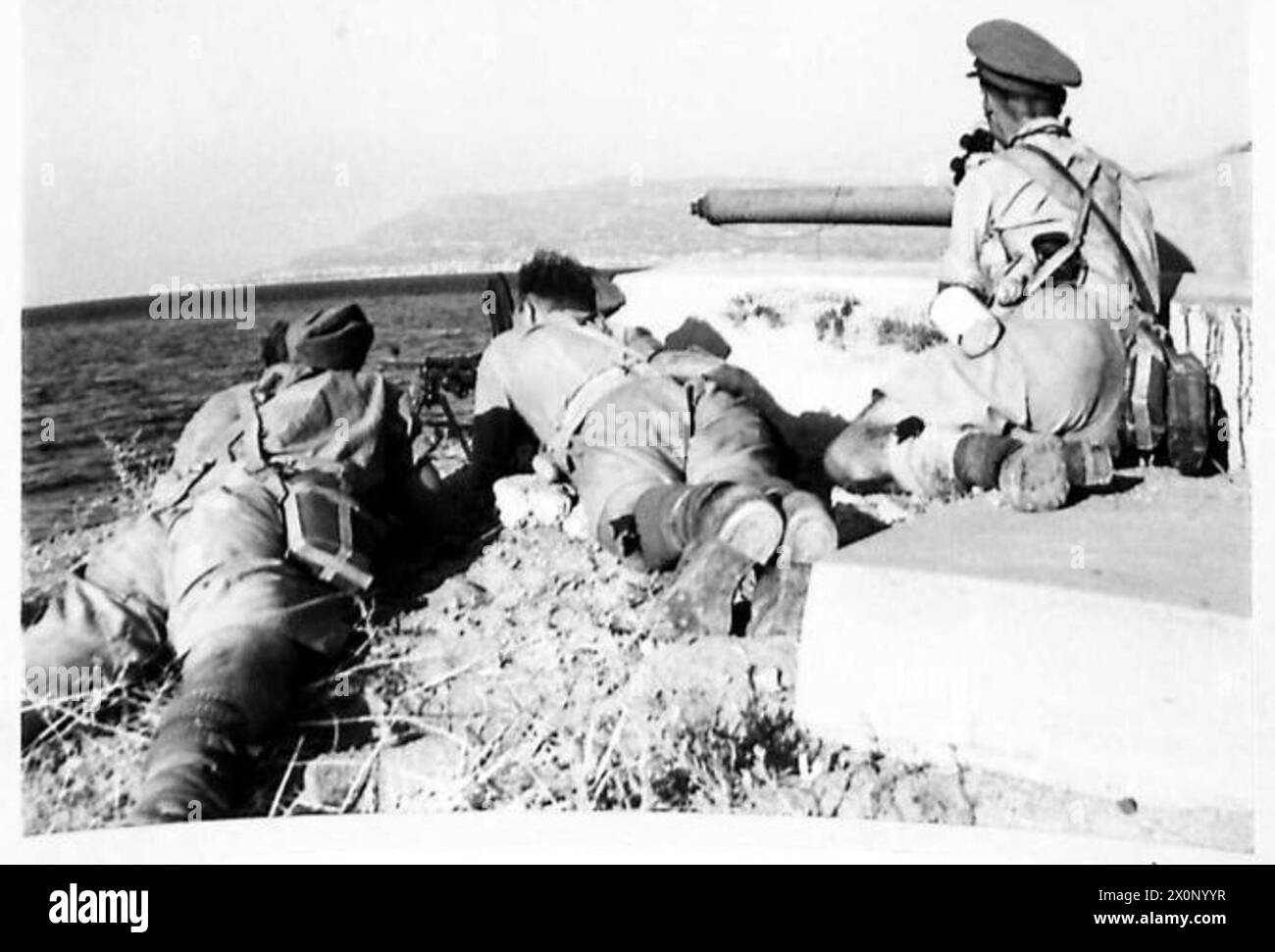 8TH ARMY ENTERS MESSINA - 10th Platoon "B" Coy 5th East Yorks Regiment ...