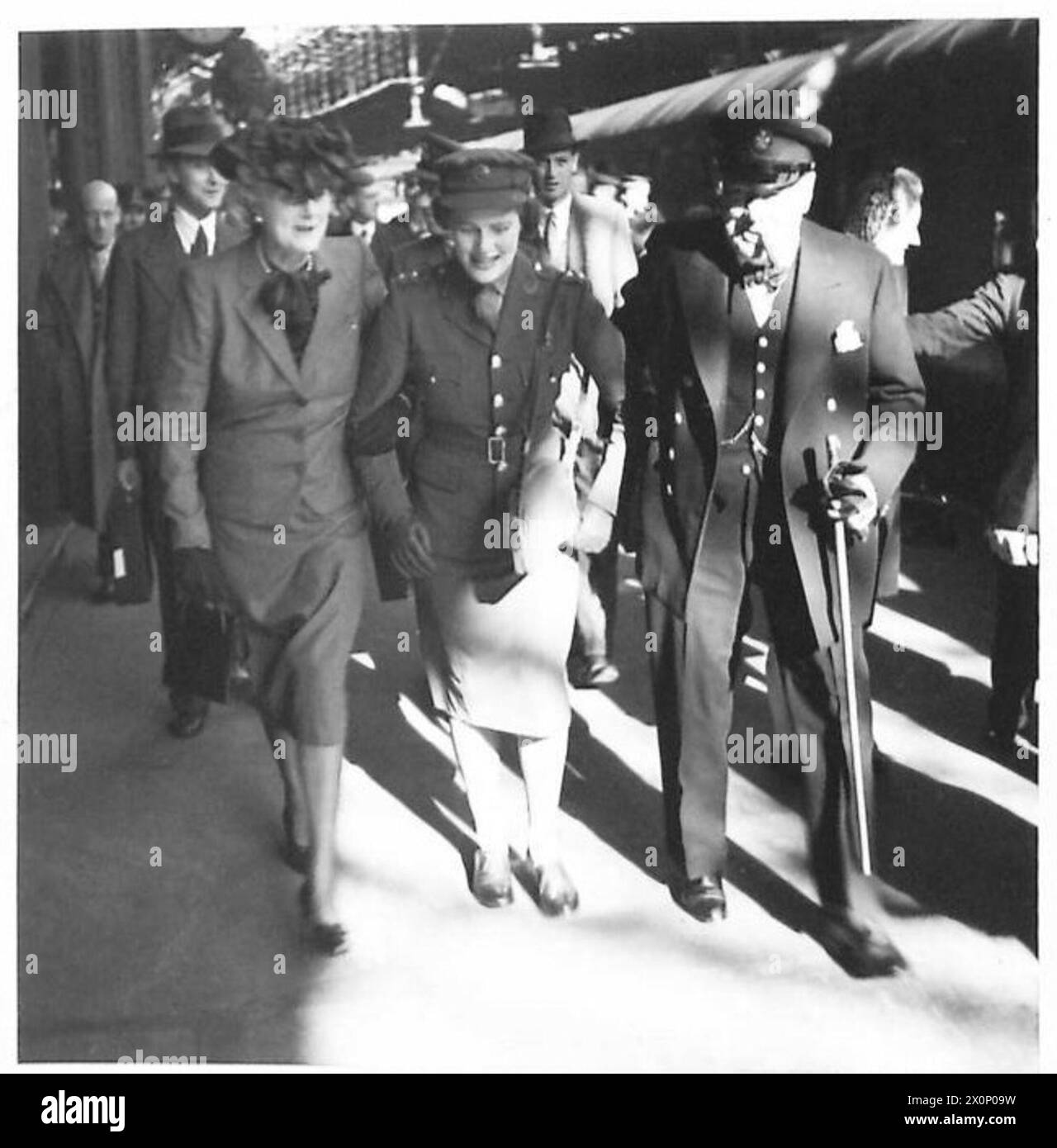 MR. CHURCHILL RETURNS FROM CANADA - Mr. and Mrs. Churchill walking to ...