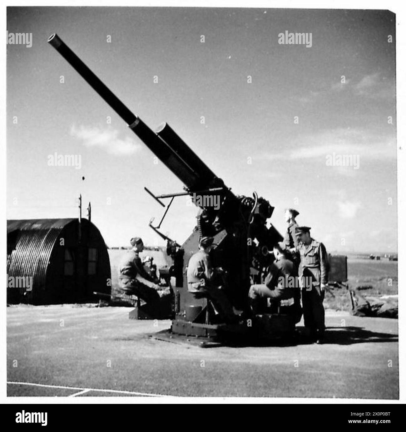 THE ORKNEYS ANTI-AIRCRAFT DEFENCES - Personnel undergoing instruction ...