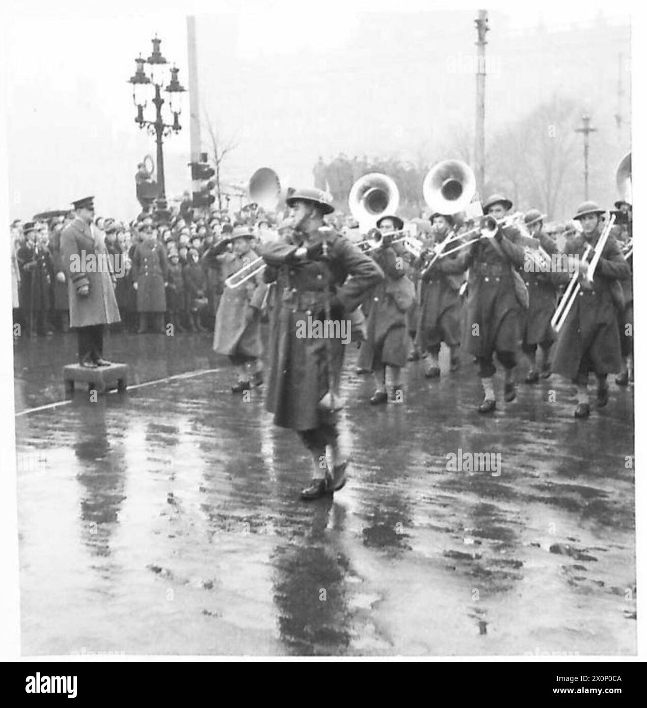 AMERICAN GENERAL TAKES SALUTE AT BELFAST "WARSHIP WEEK" OPENING ...