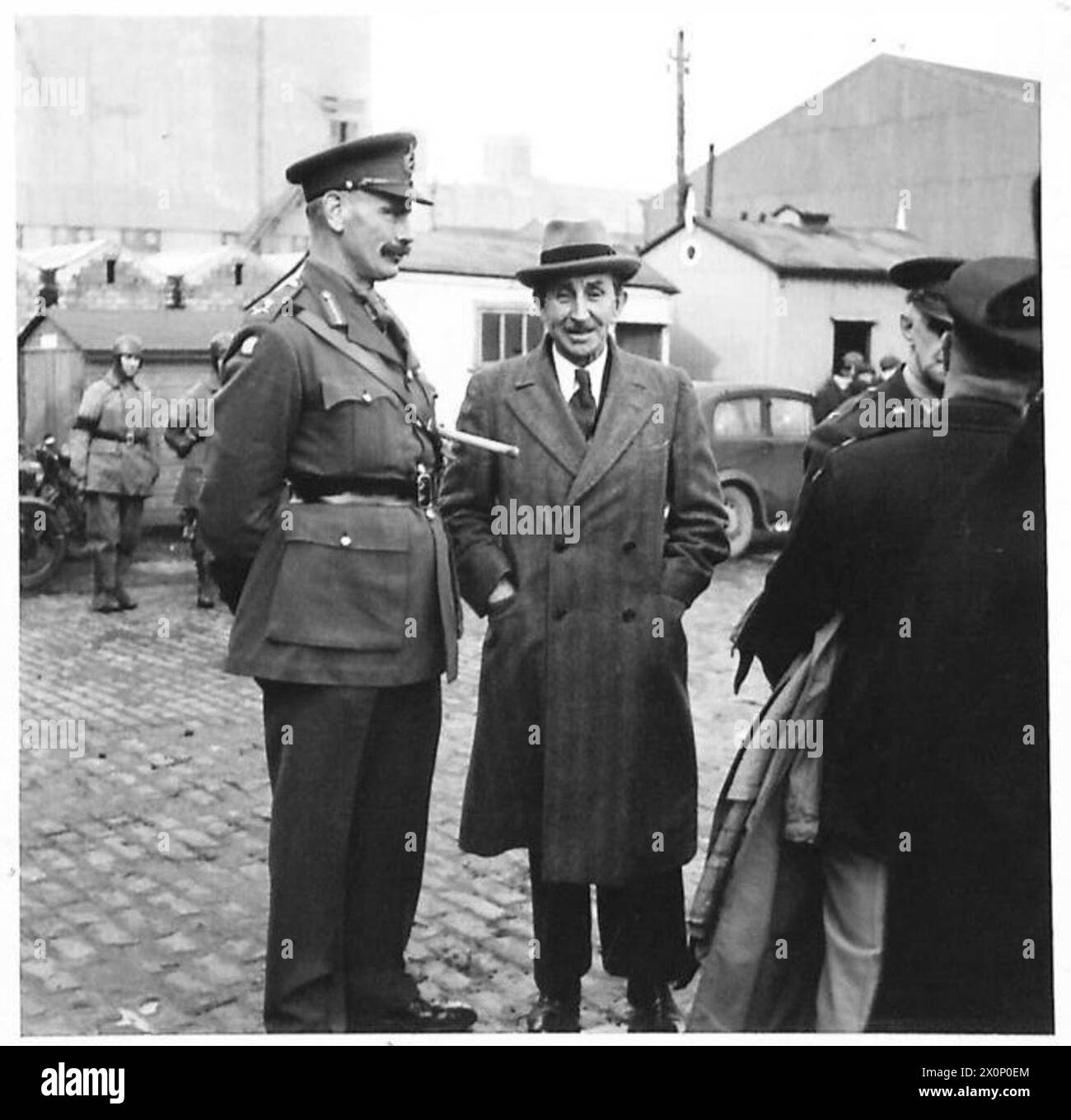 Major General J.K. Edwards of the U.S. Army speaks with Sir Basil ...