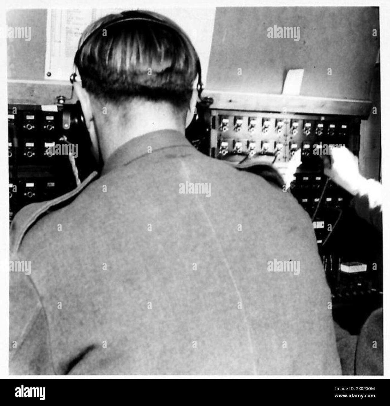The Fifth Army uses 10 Corps switchboards and F sets with 80 lines ...