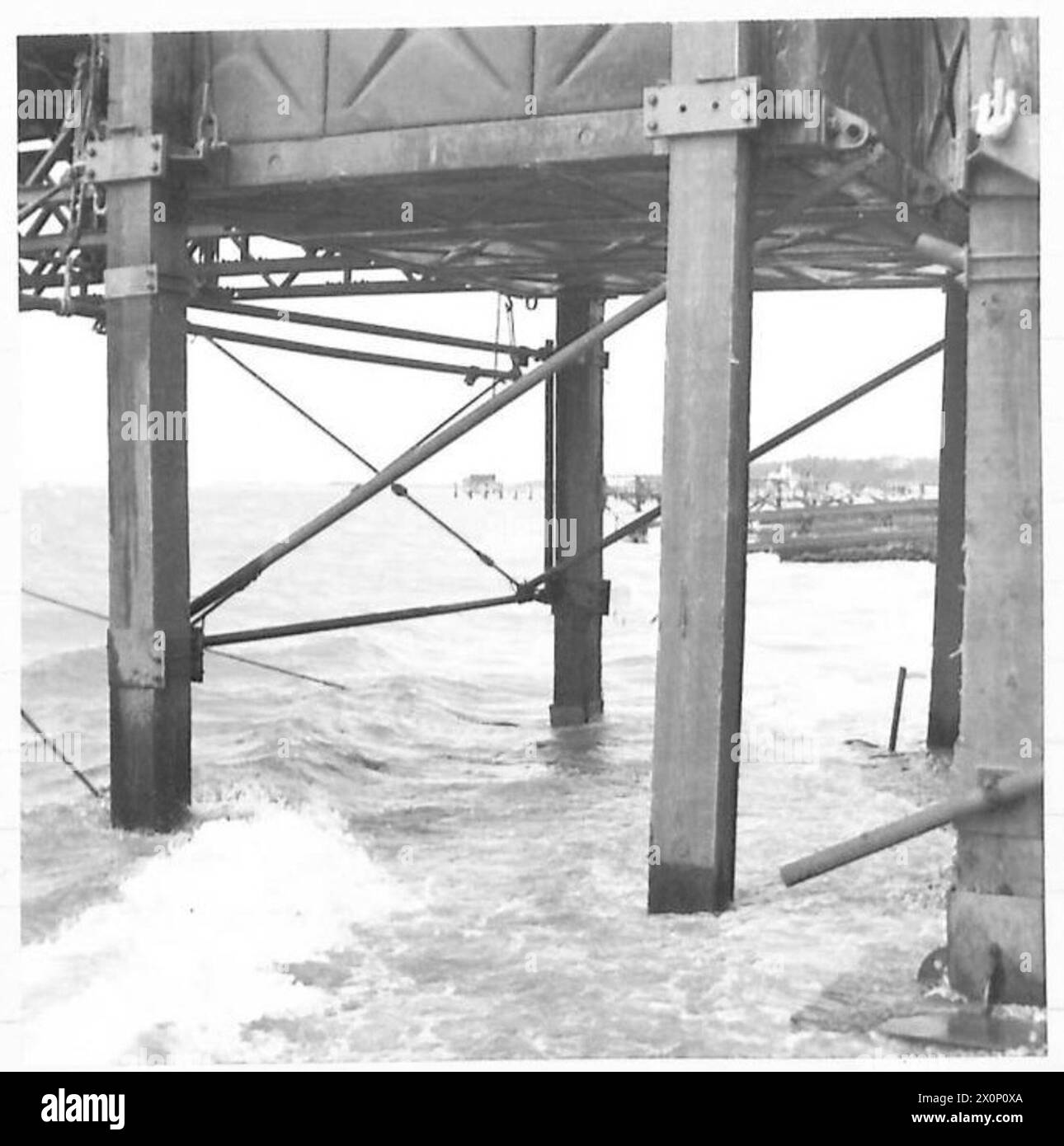 Construction of scaffolding Black and White Stock Photos & Images - Alamy