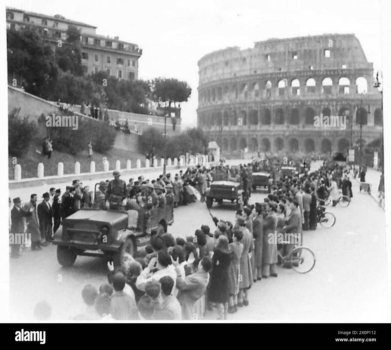 ROME : ITALIAN DIVISION PASSES THROUGH ROME - The Italian mobile column ...