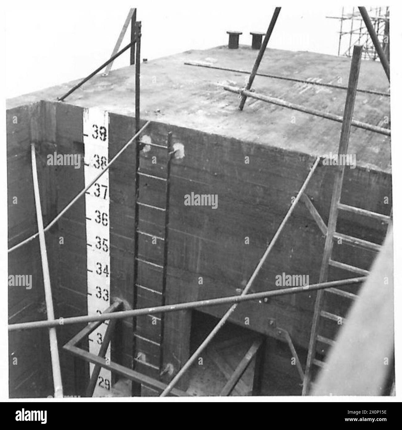 Record deck Black and White Stock Photos & Images - Alamy