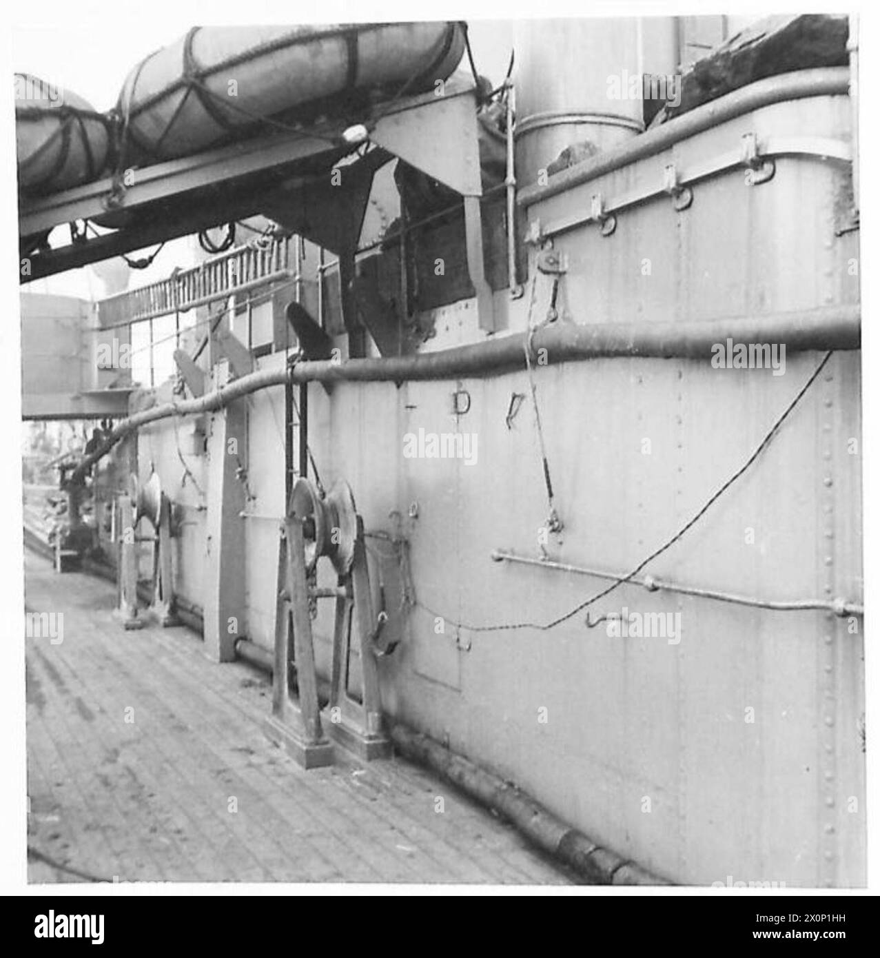 CABLE LAYING SHIP - Sea stowage of lagged cable between No.1 and No.2 ...