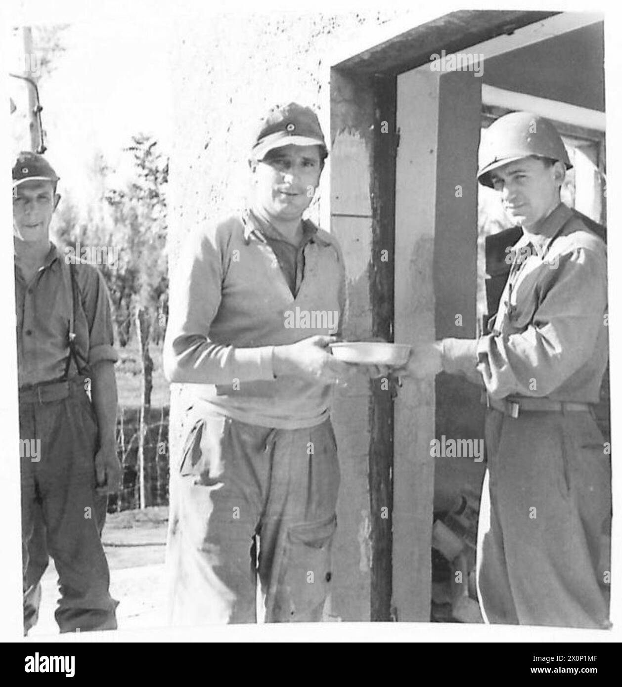 ITALY : FIFTH ARMY FRONT - Prisoners arriving at the camp without mess ...