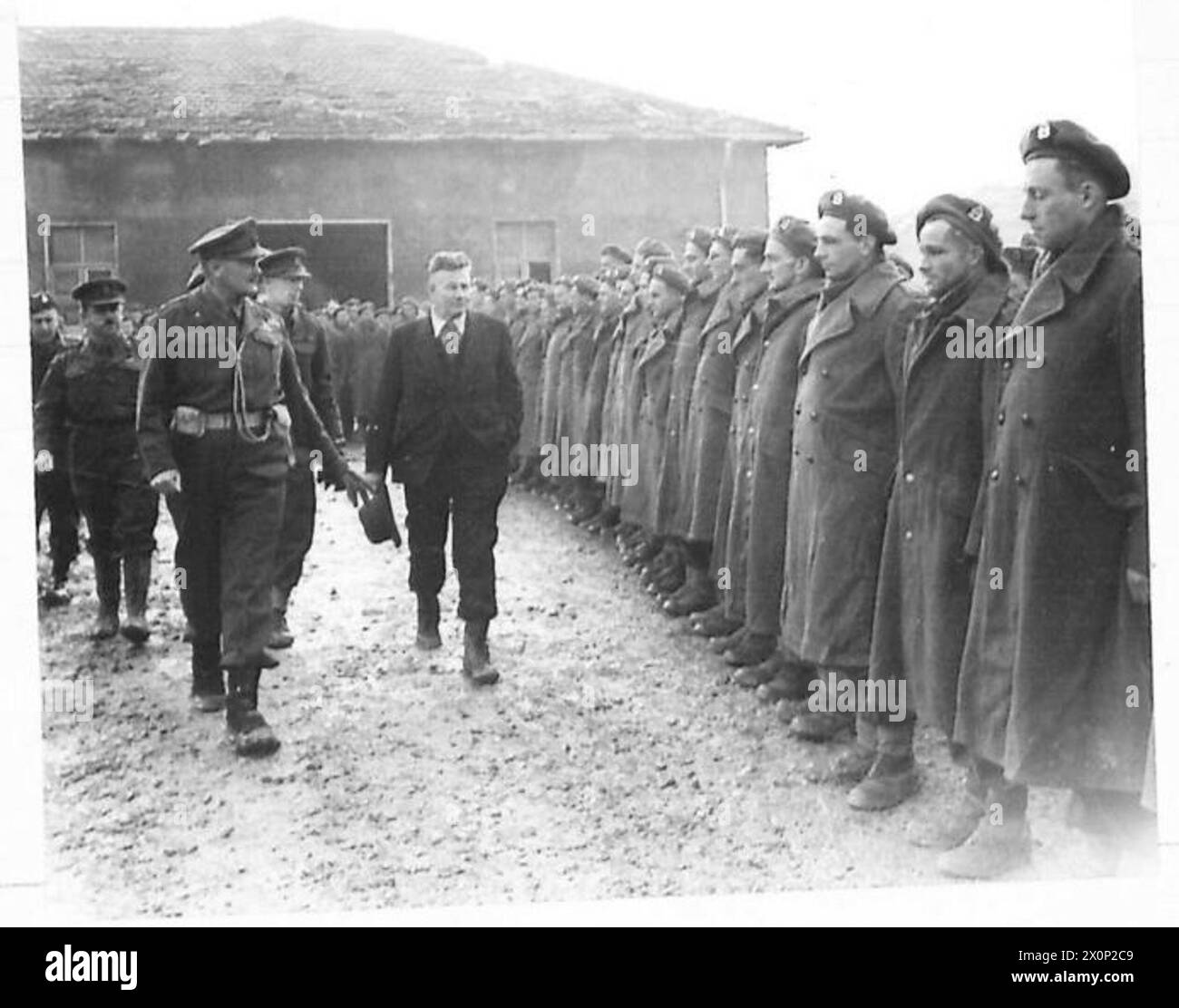 General Freyburg and the Hon. D. Sullivan inspect New Zealand Division ...