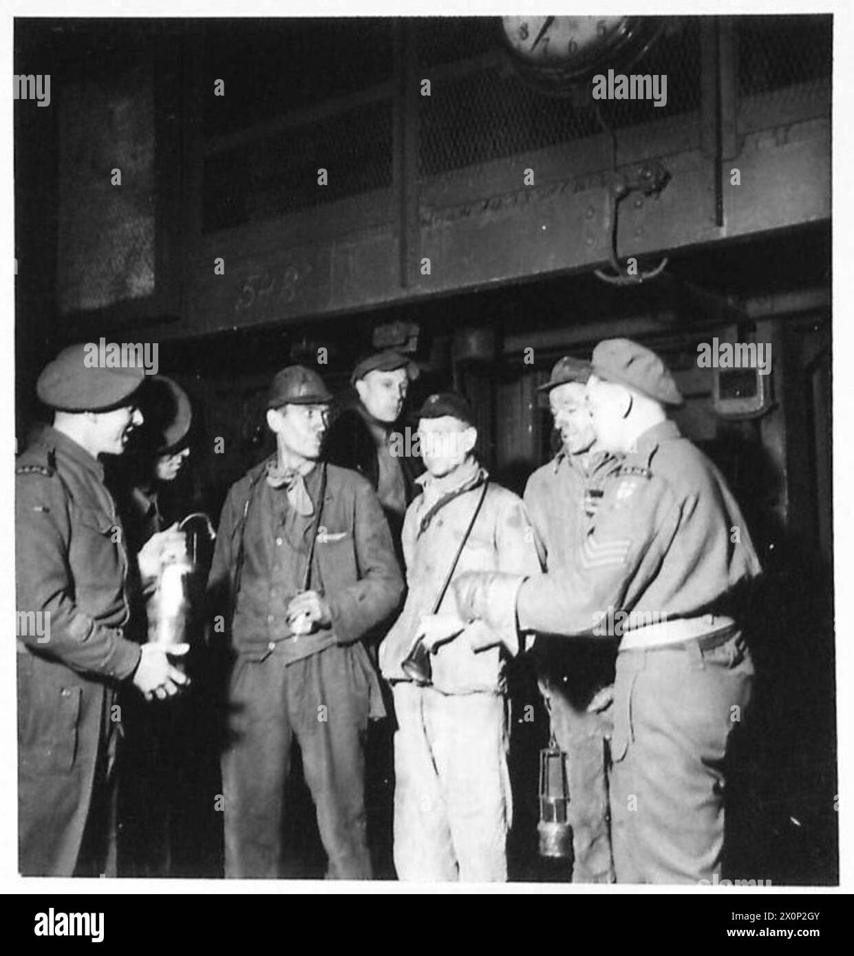 BRITISH SOLDIERS VISIT COAL MINE IN HOLLAND - The three soldiers talk ...