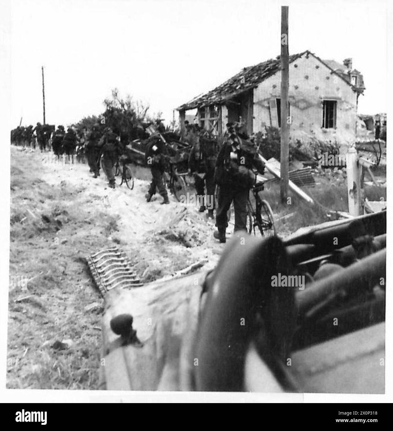 British 3rd Division infantry advance inland from Queen Beach, Sword ...