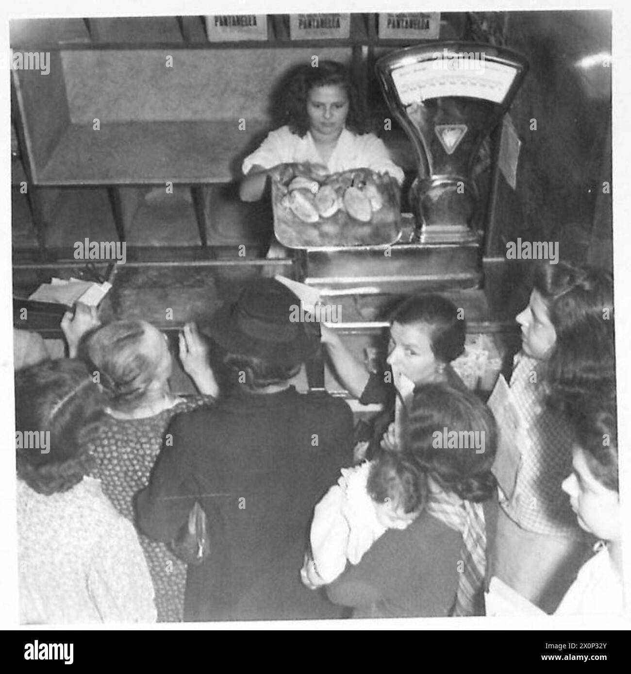 ITALY : THE FEEDING OF ROME - Bread being sold in a baker's shop in ...