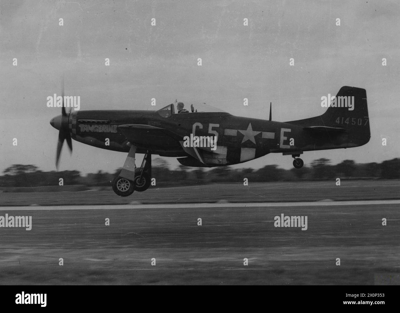 3 point landing hi-res stock photography and images - Alamy