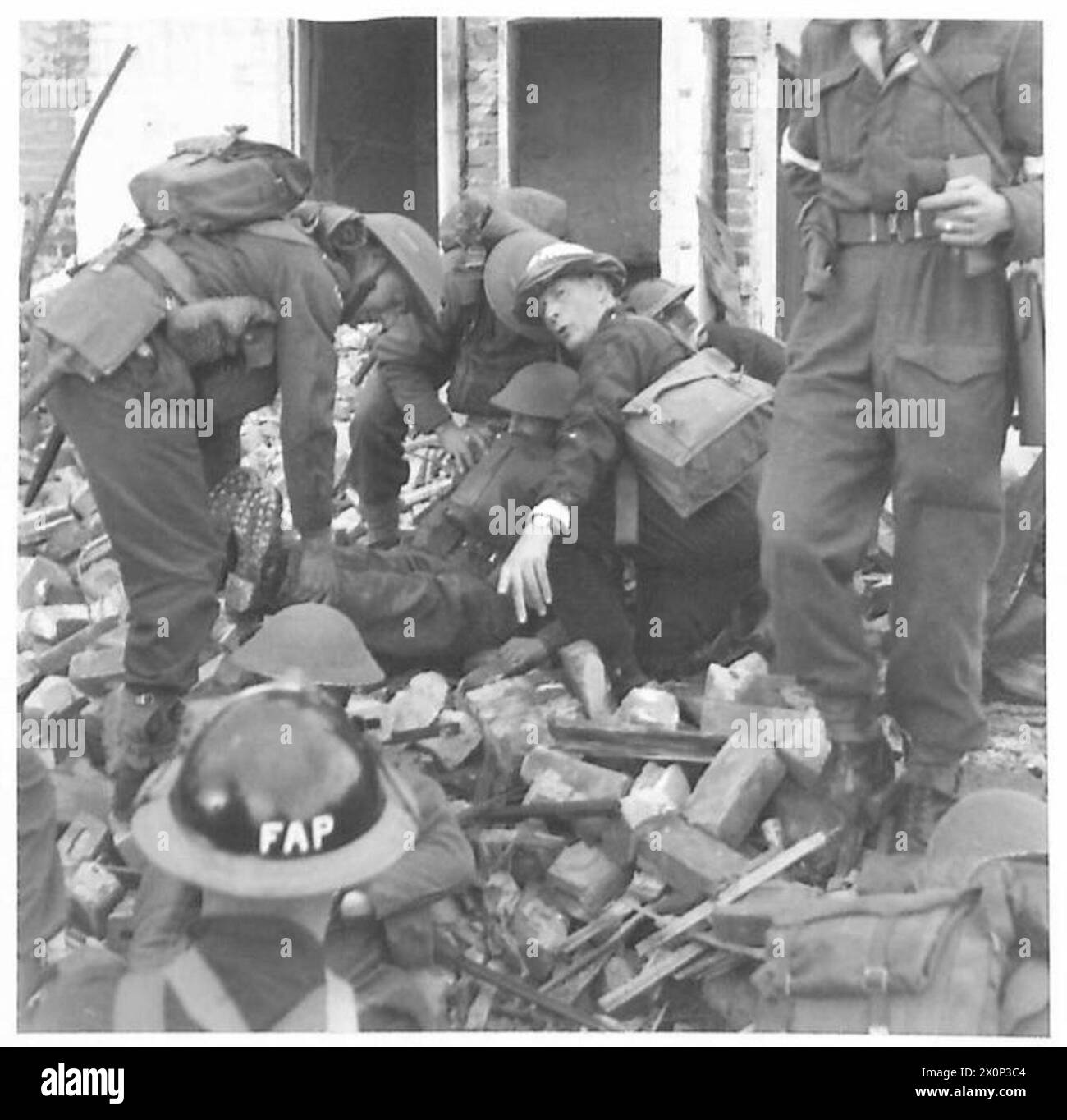 A SOUTHERN COMMAND EXERCISE - The army assists civil defence workers in ...