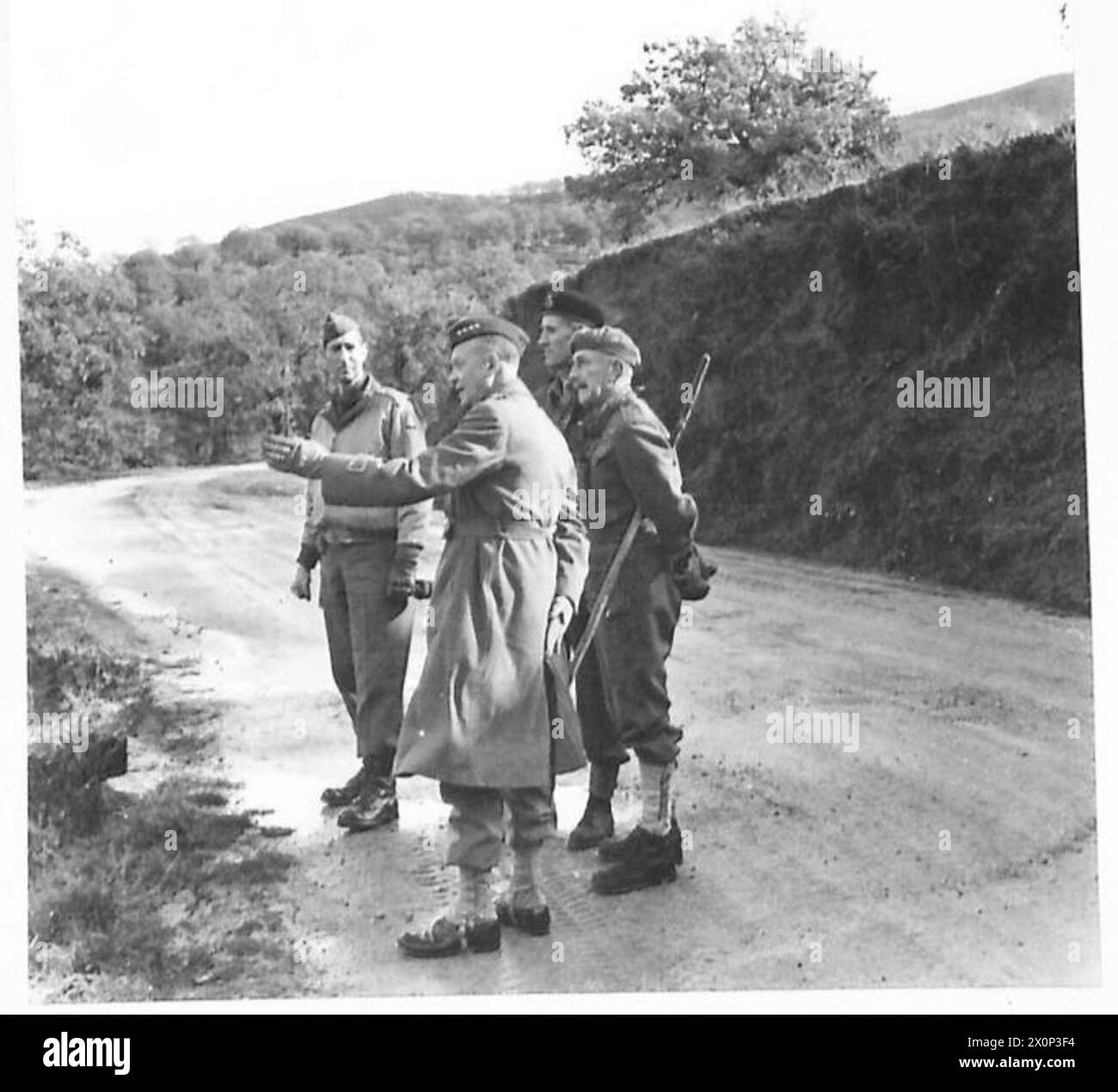 ITALY : FIFTH ARMYGENERAL EISENHOWER VISITS 10 CORPS FRONT - Generals ...