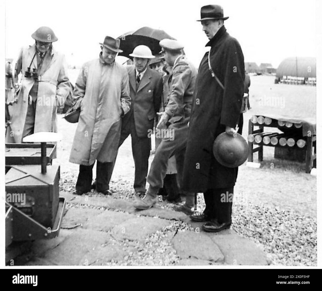 World war ii anti aircraft gun station Black and White Stock Photos ...