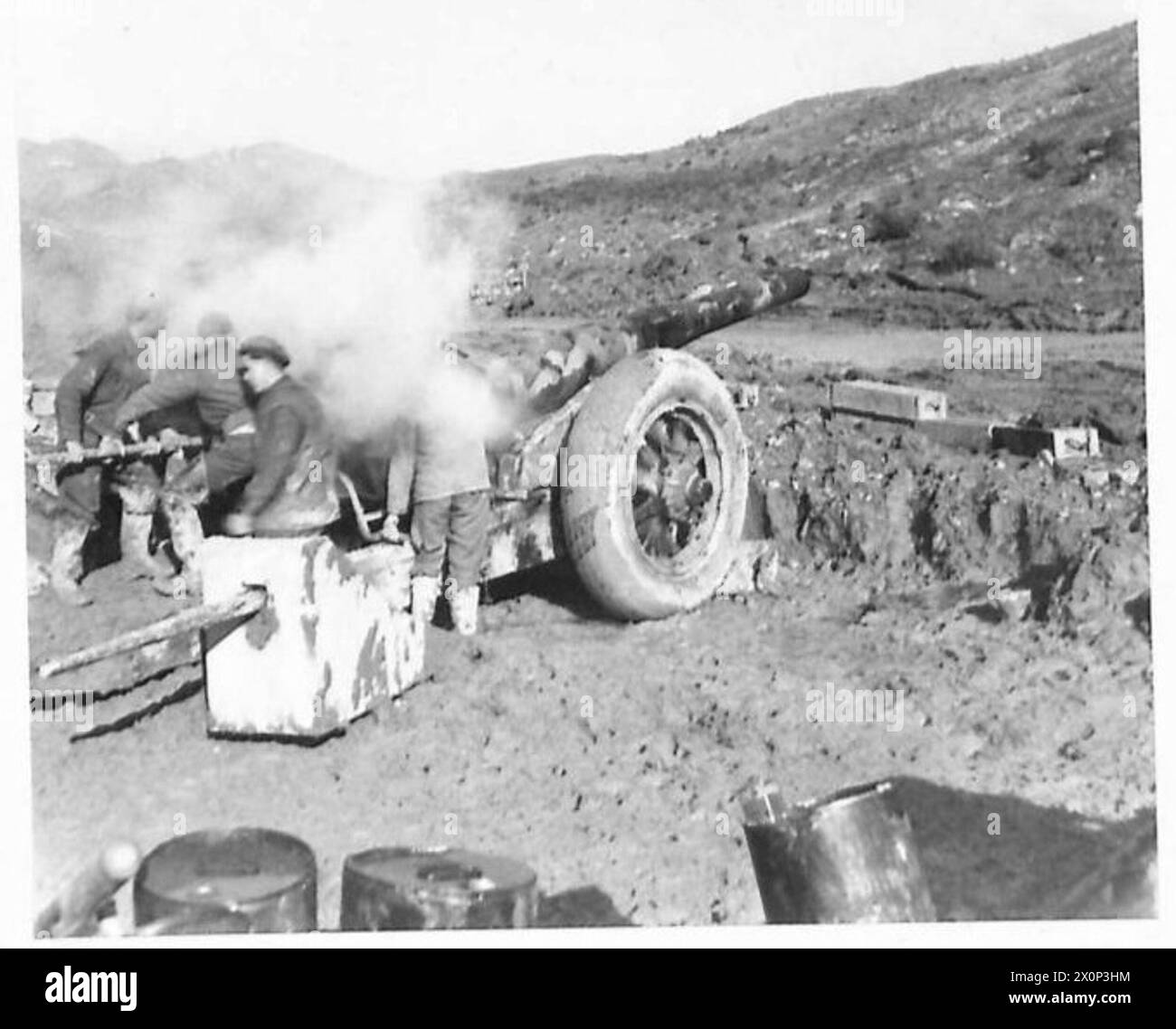 British artillery shown firing Black and White Stock Photos & Images - Alamy