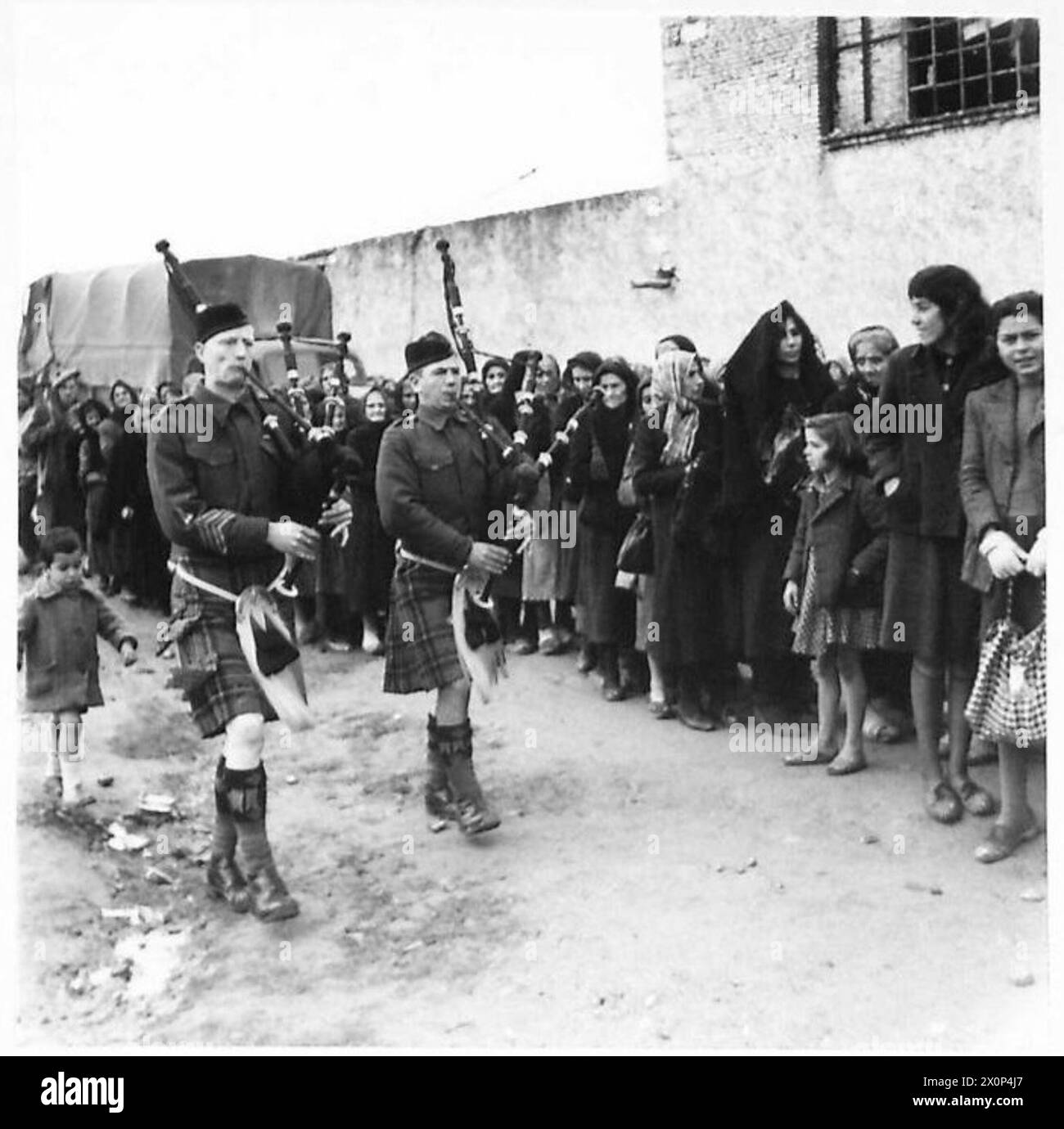 Piper the black watch Black and White Stock Photos & Images - Alamy