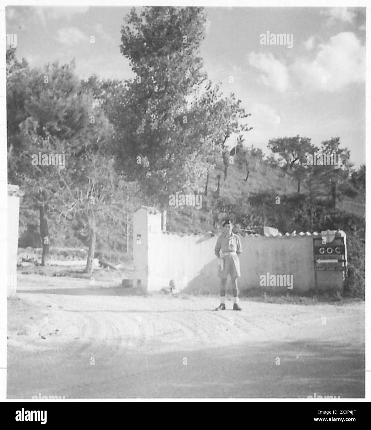 British army sentry stands hi-res stock photography and images - Alamy