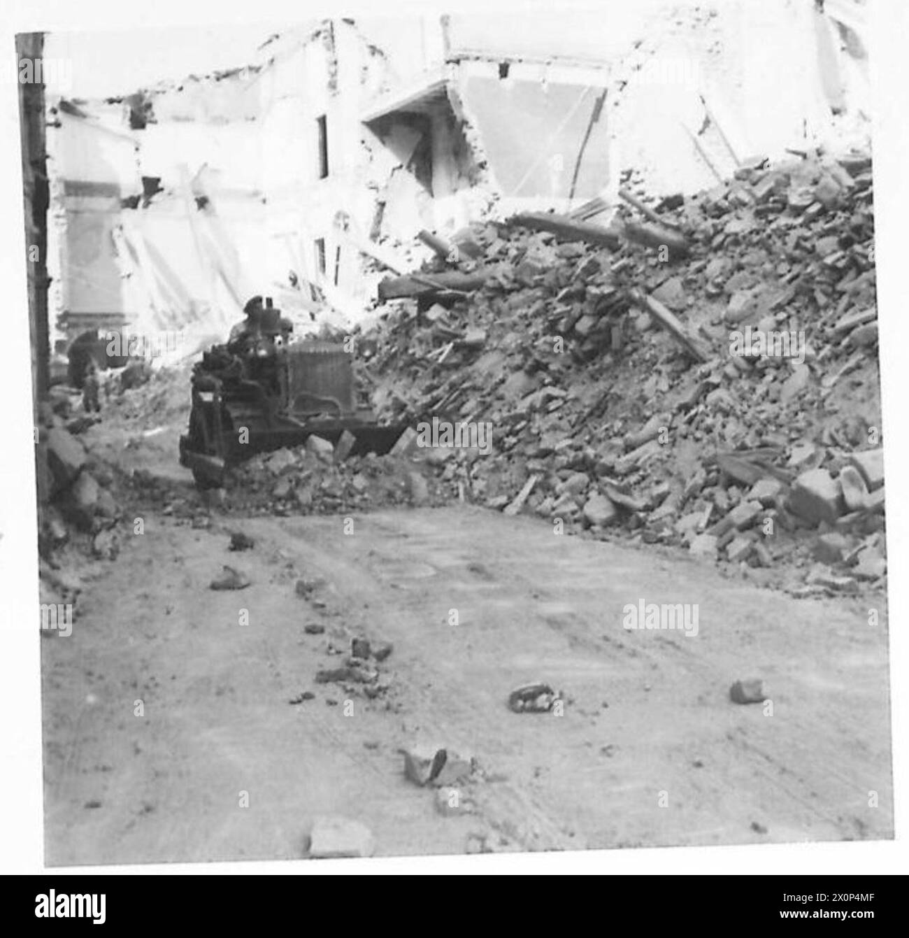 ITALY : EIGHTH ARMY - A bulldozer clearing the road through a village ...