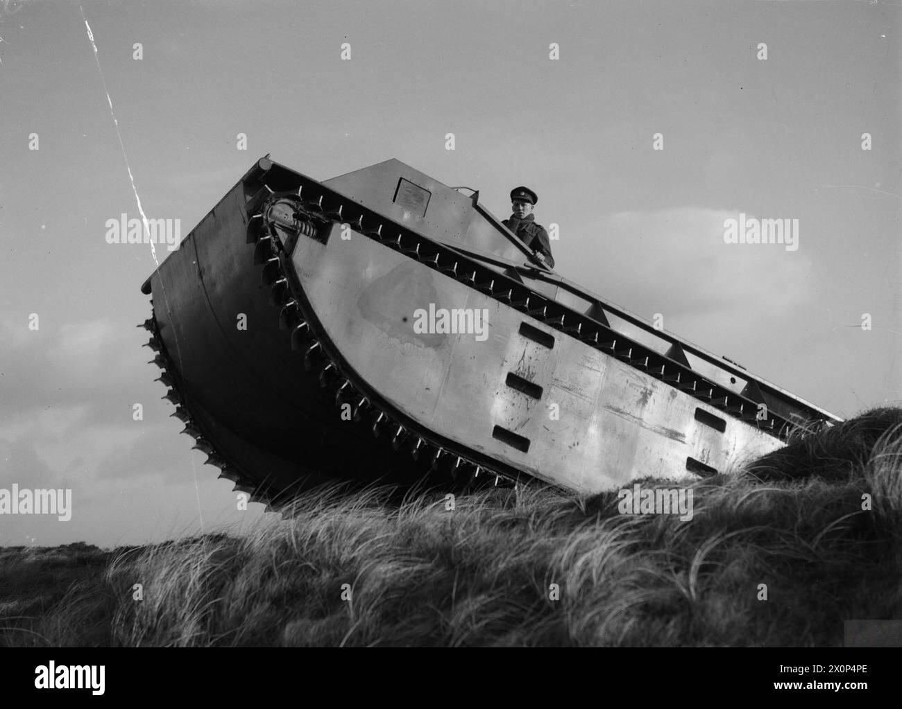 THE ALLIGATOR AMPHIBIOUS TANK. 4 FEBRUARY 1943, COMBINED OPERATIONS ...
