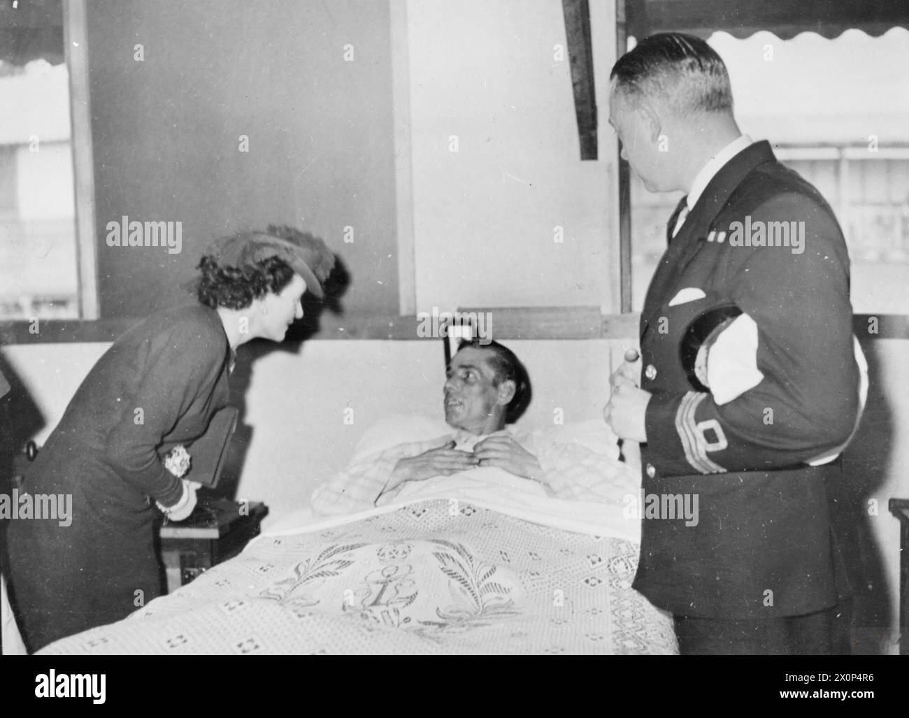 DUCHESS OF GLOUCESTER VISITS A NAVAL HOSPITAL. 17 JULY 1945, ROYAL ...