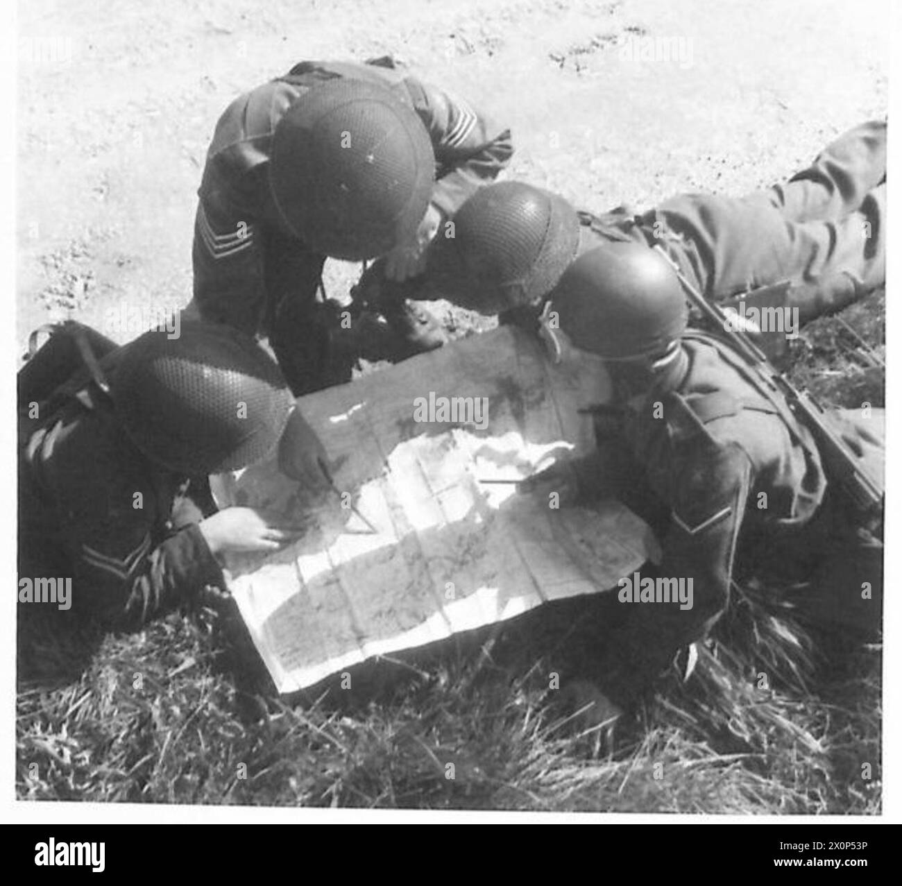 Army officers plan attack using hi-res stock photography and images - Alamy