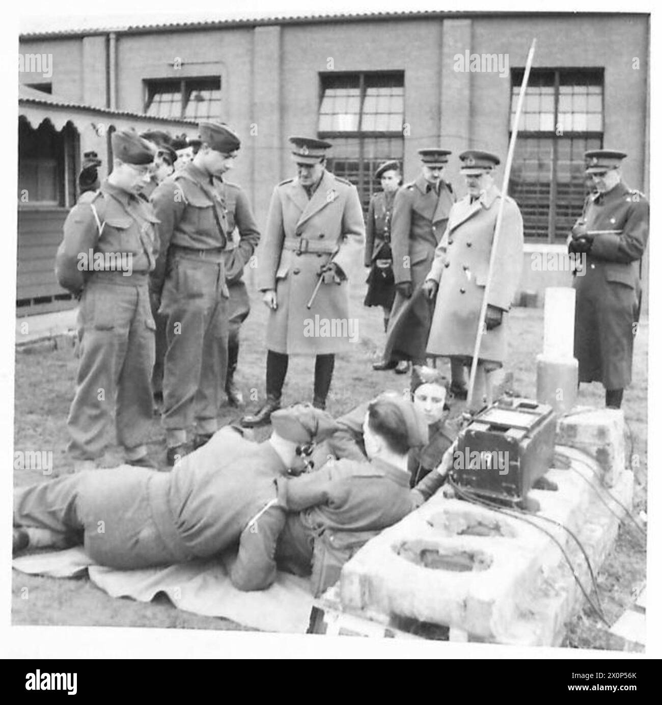 COMMANDER-IN-CHIEF'S SCOTTISH TOURVisit to Signal Training Centre - C ...