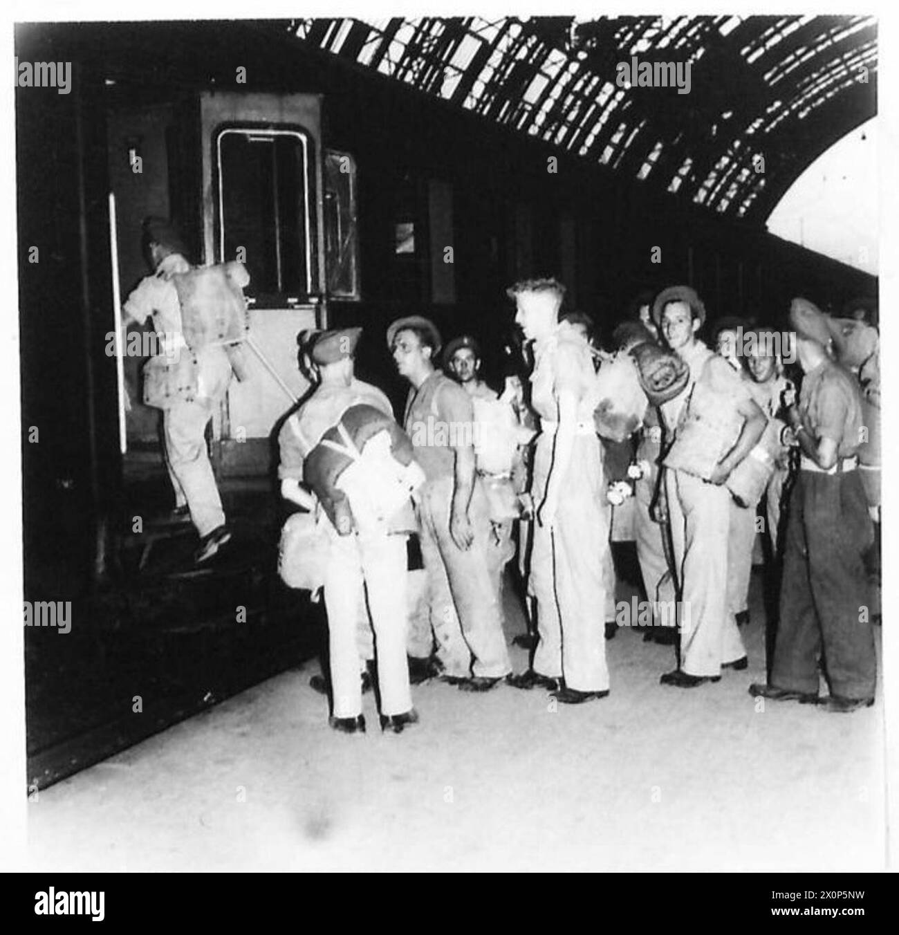 ITALY : FIRST LEAVE TRAIN FROM MILAN - Troops boarding the train at the ...