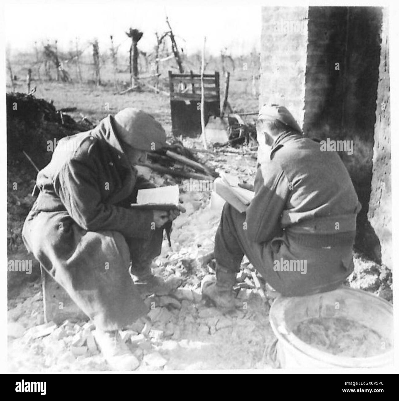 EIGHTH ARMY : VARIOUS - Dus. E. Willcoxson of London, and Fus. S ...
