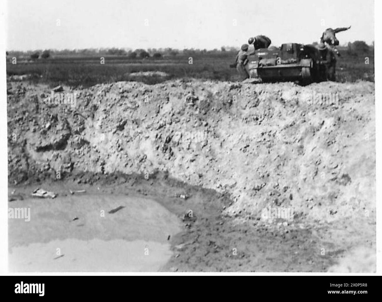 FIFTH ARMY : ACTION ON THE BRIDGEHEAD - The crew of a 3-inch Mortar ...