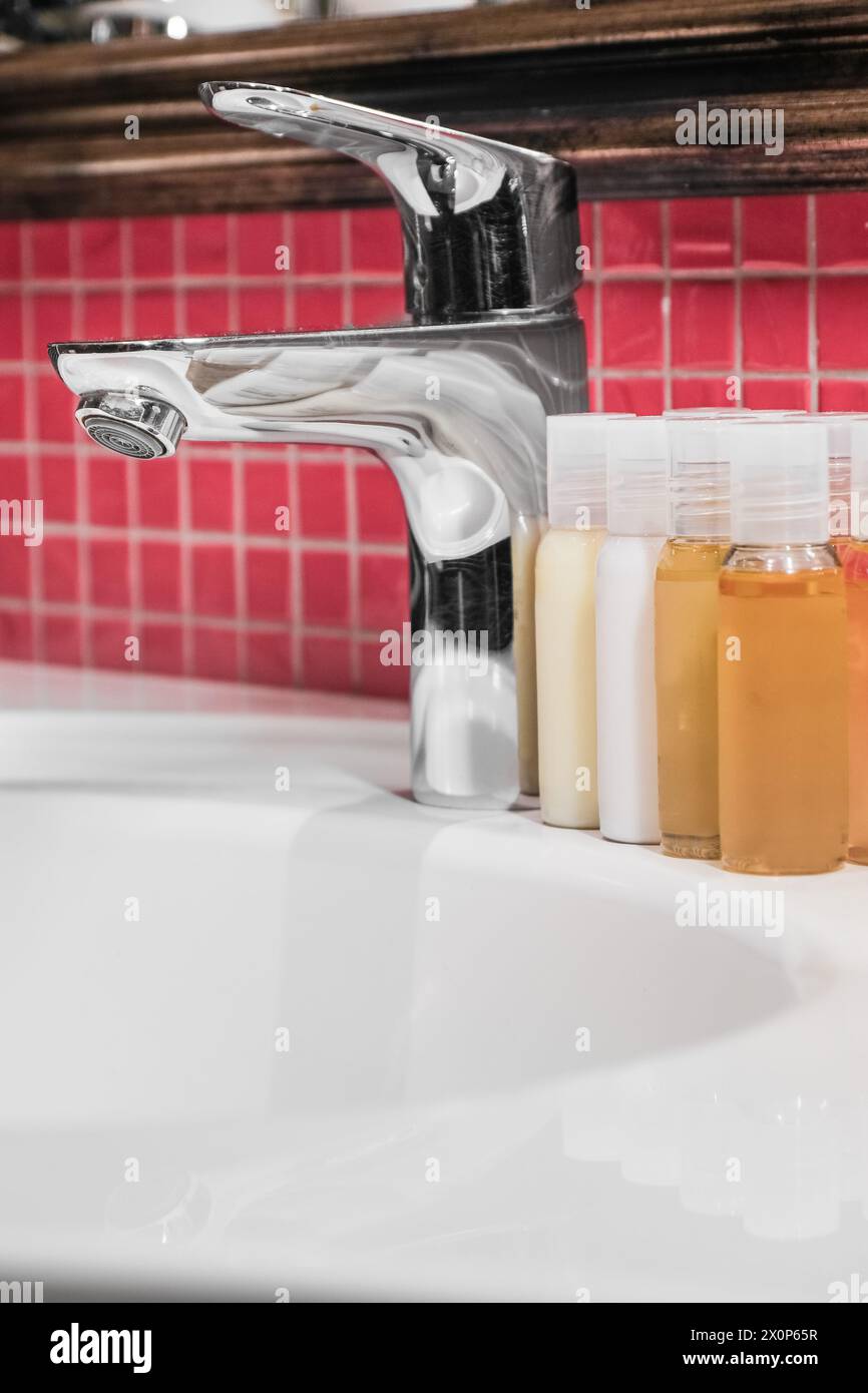 Hotel hand wash sink hi-res stock photography and images - Alamy